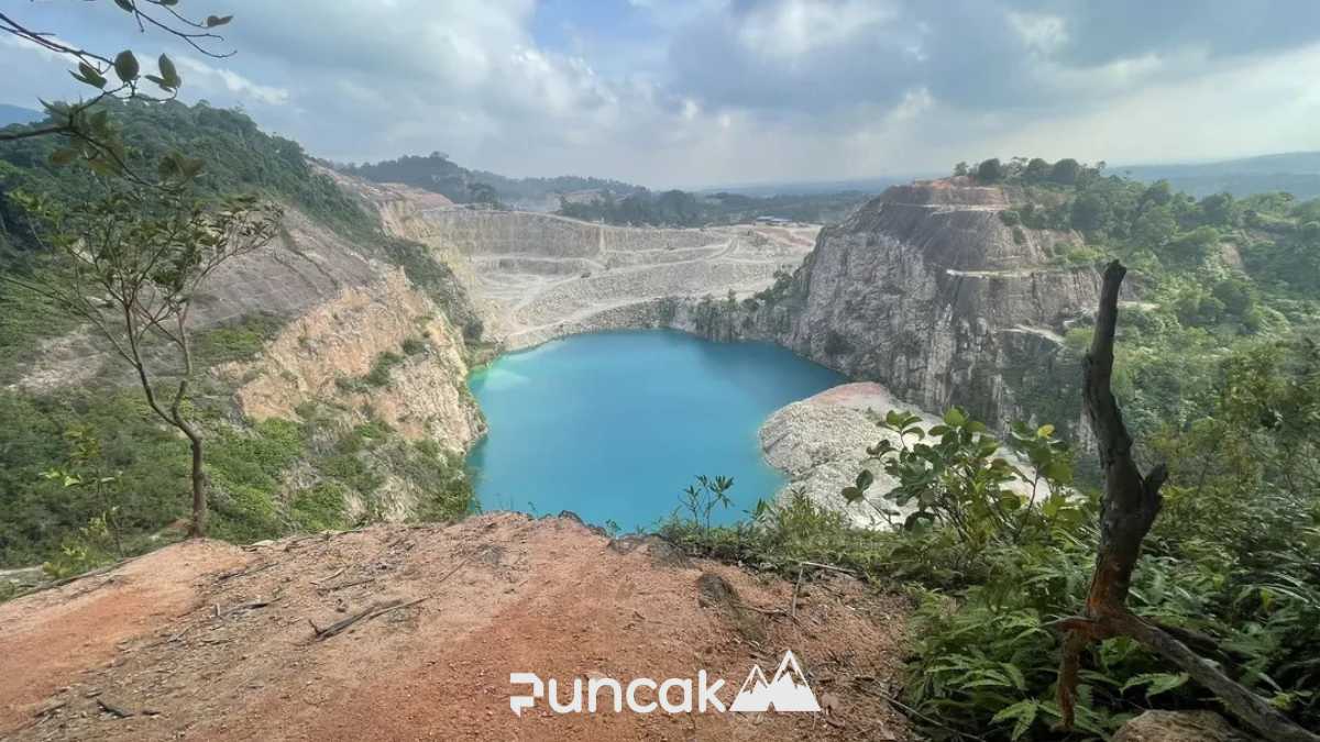 Hiking, Air Terjun & View Cantik? Semua Ada di Gunung Pulai!